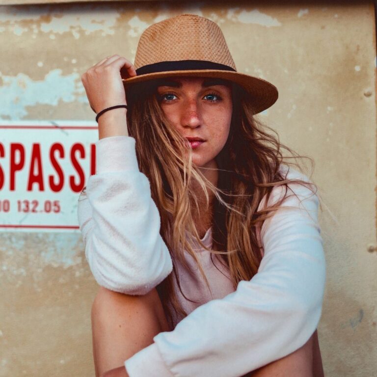 Chloé McNeil – Rivet Ferole